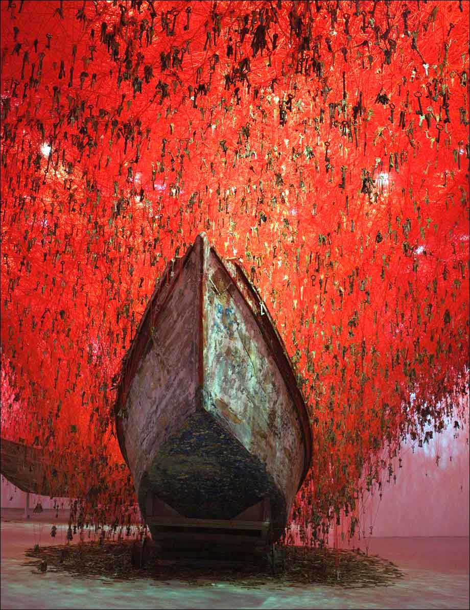 « Destination » : installation et sculptures métaphysiques de Chiharu ...