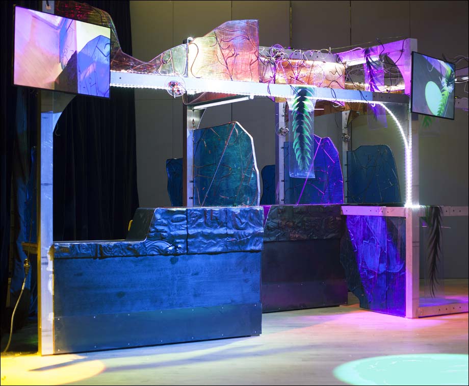 « Développement durable » : Neil Beloufa, des installations complexes ...