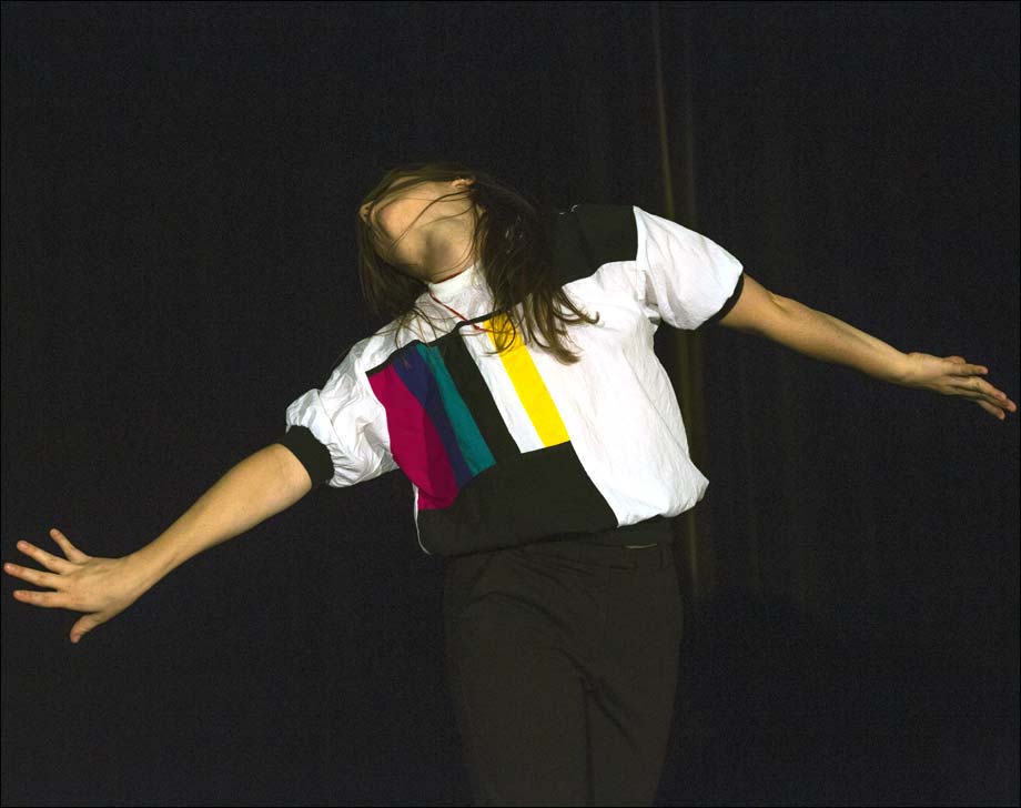 Danse: "La maladresse" de Mylène Benoit, Atelier de Paris / CDCN
