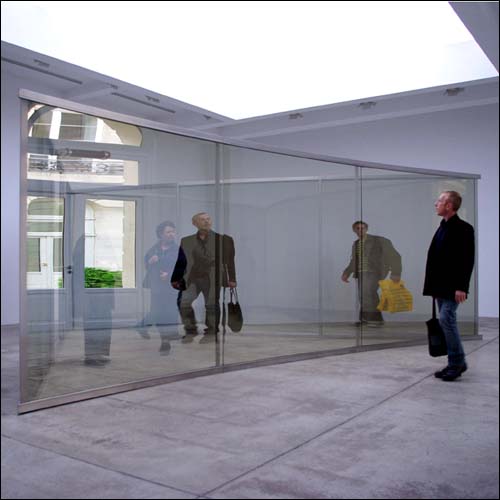 Dan Graham à la galerie Marian Goodman : des pavillons de verre et d'acier